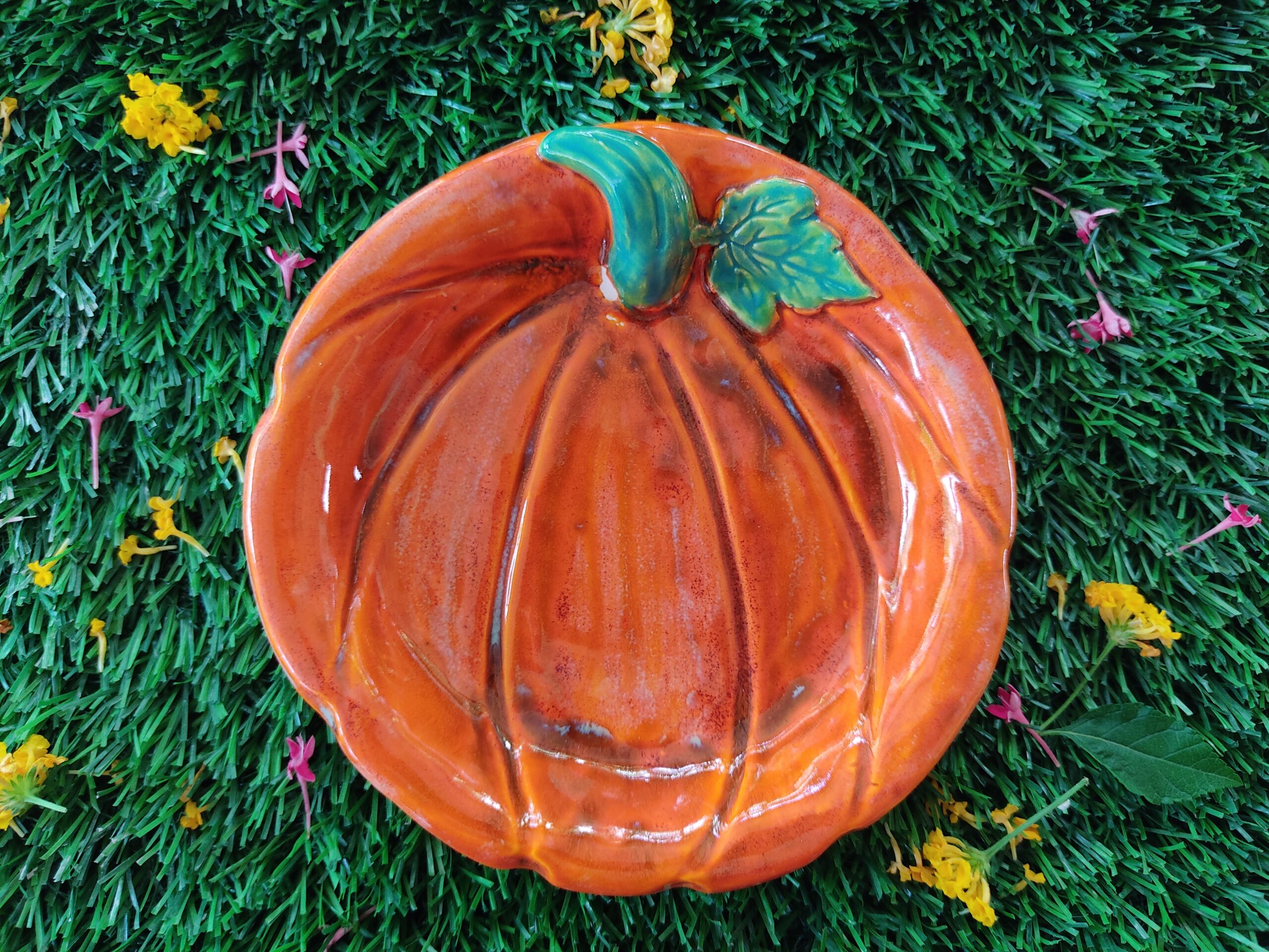 Medium pumpkin platter – Studio Pot-uh-ree